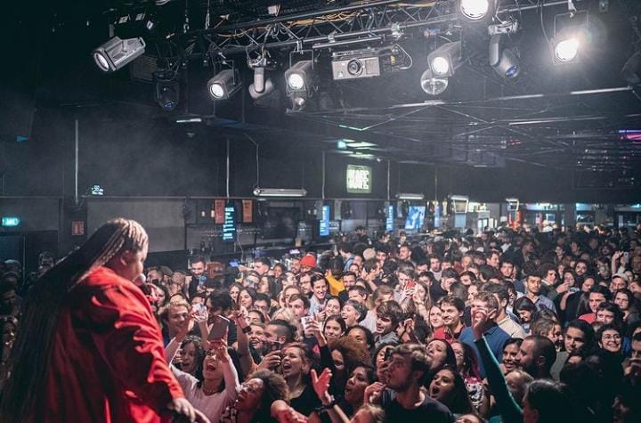 De Niterói para o mundo: MC Carol lota shows em turnê pela Europa ...