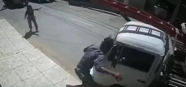 Assaltante é Atropelado Por Kombi Durante Fuga Veja O Vídeo O São