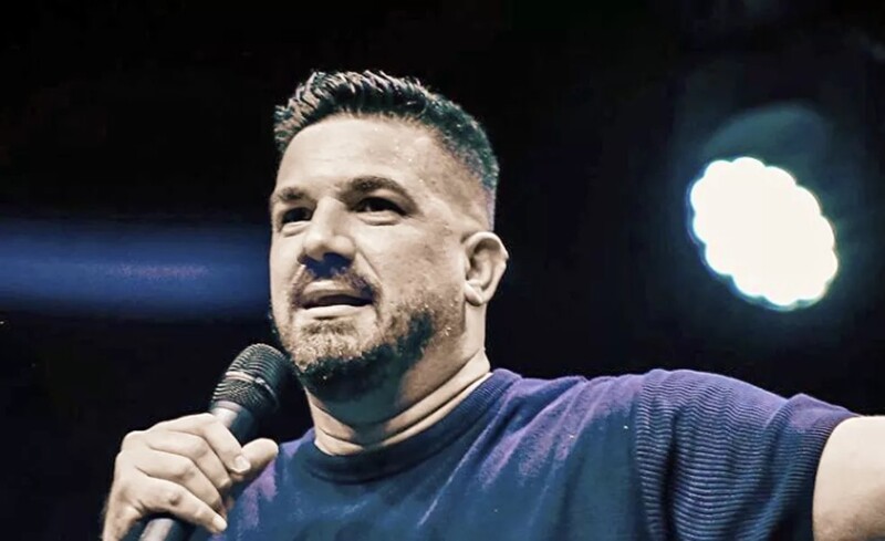 Pastor Felippe Valadão ataca religiões afro em evento oficial no Rio ...