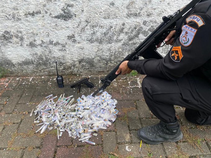 Dupla é detida e arma apreendida na RJ-100, em Maria Paula | Portal O ...