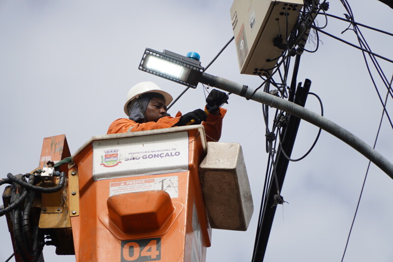 Programa 'Ilumina São Gonçalo' chega ao Paraíso | O São Gonçalo