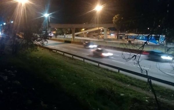 Viatura da PRF é atacada na BR-101, na altura da Ipuca, em São Gonçalo ...