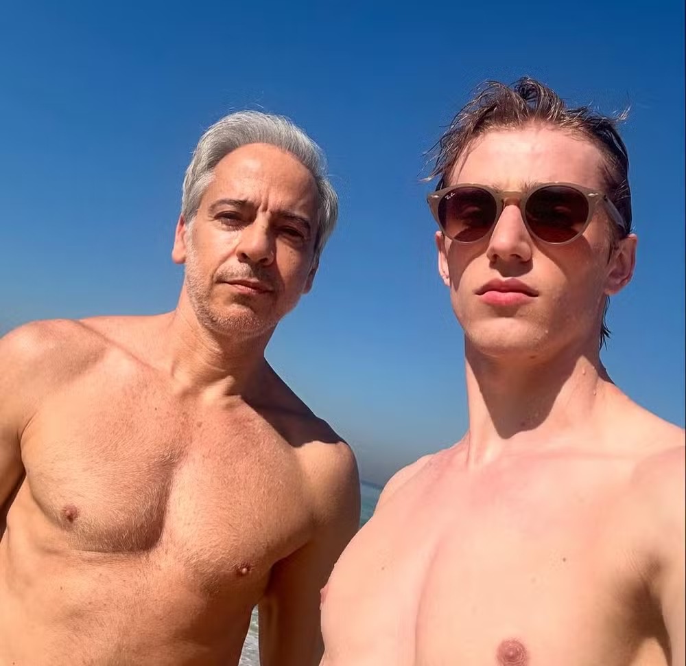 Ator Edson Fieschi assume namoro com modelo de 19 anos | O São Gonçalo