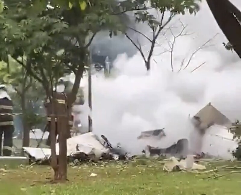 Cinco pessoas morrem em queda de avião no interior de São Paulo | O São ... Cinco pessoas morrem em queda de avião no interior de São Paulo | O São ...