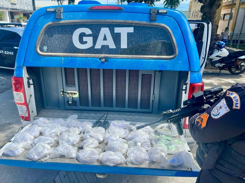 Três são presos com mais de mil pedras de crack em Cabo Frio | Portal O ... Três são presos com mais de mil pedras de crack em Cabo Frio | Portal O ...