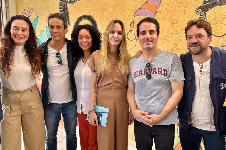 Angelina Jolie visita ONG de imigrantes e refugiados em São Paulo ...