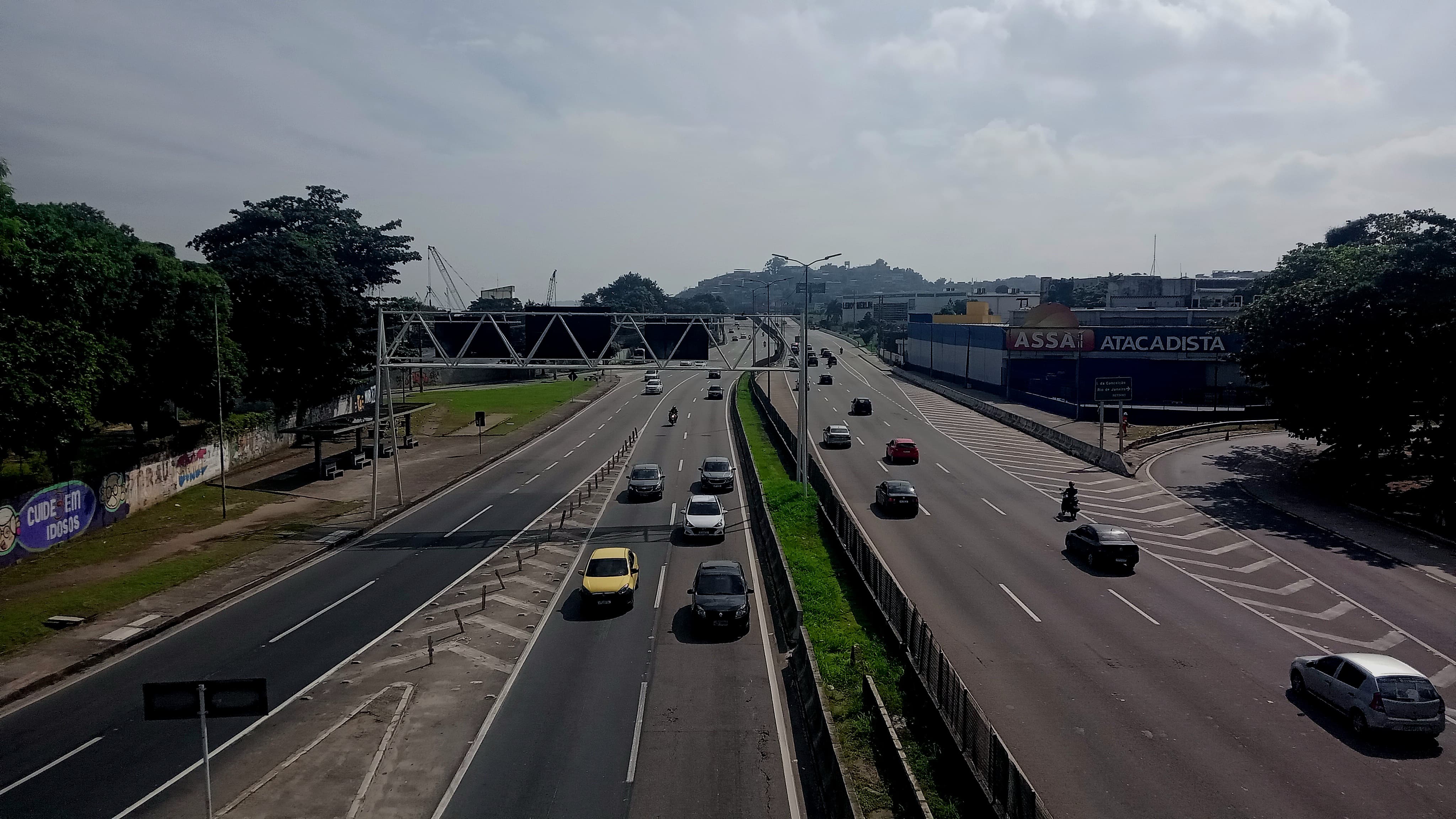 Movimento tranquilo na BR-101 marca início do feriadão no RJ | Portal O ...