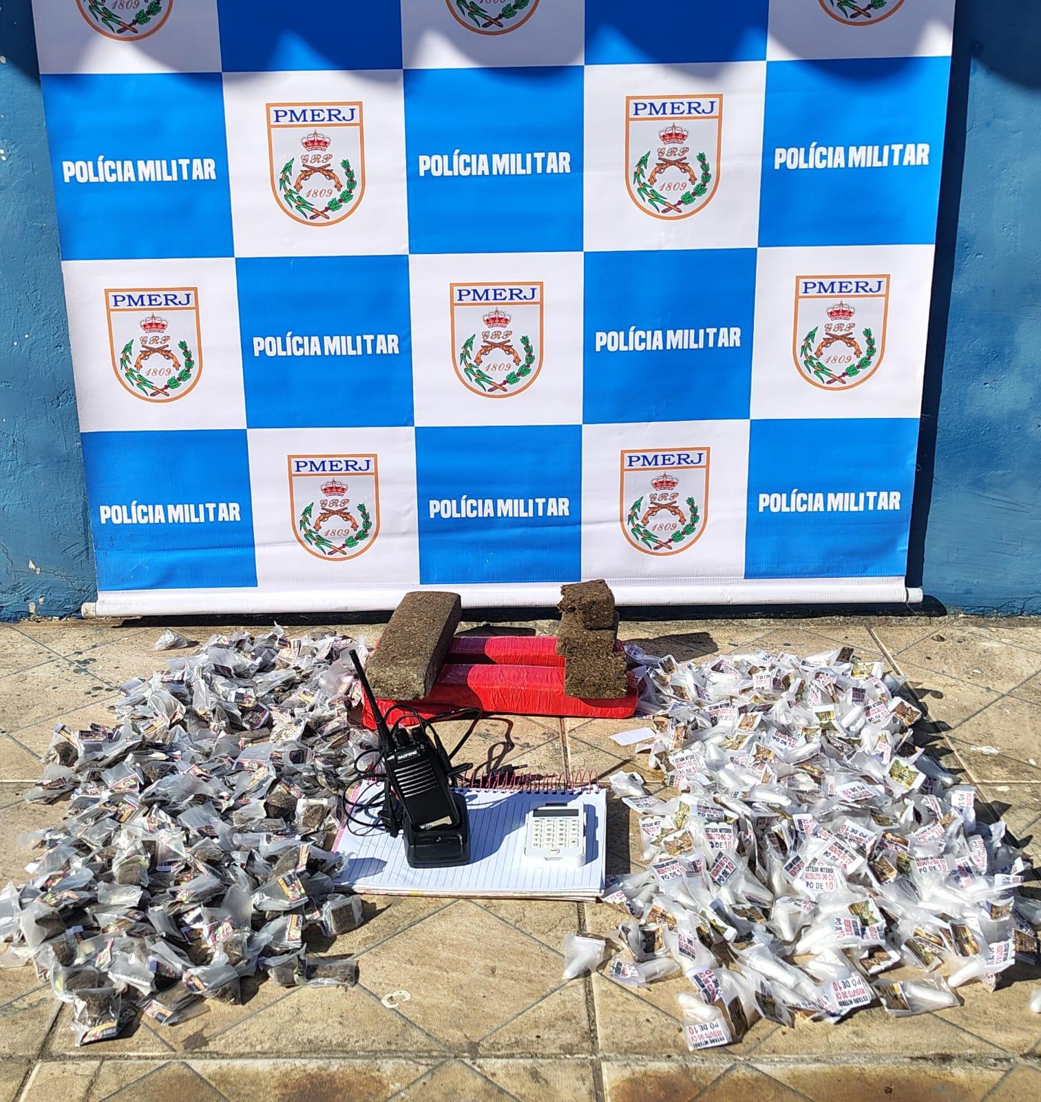 PM apreende drogas em ação no Morro do Estado, em Niterói | Portal O ...