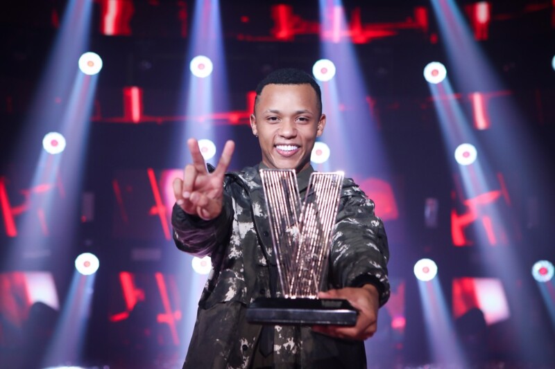 Victor Alves faz performance emocionante e vence o The Voice Brasil ...