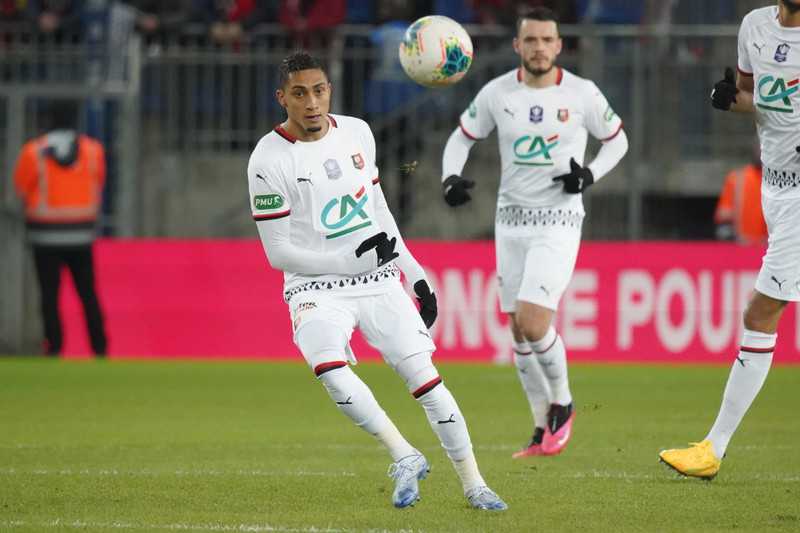 Com bela assistência de Raphinha, Rennes vence mais uma na Ligue 1 ...